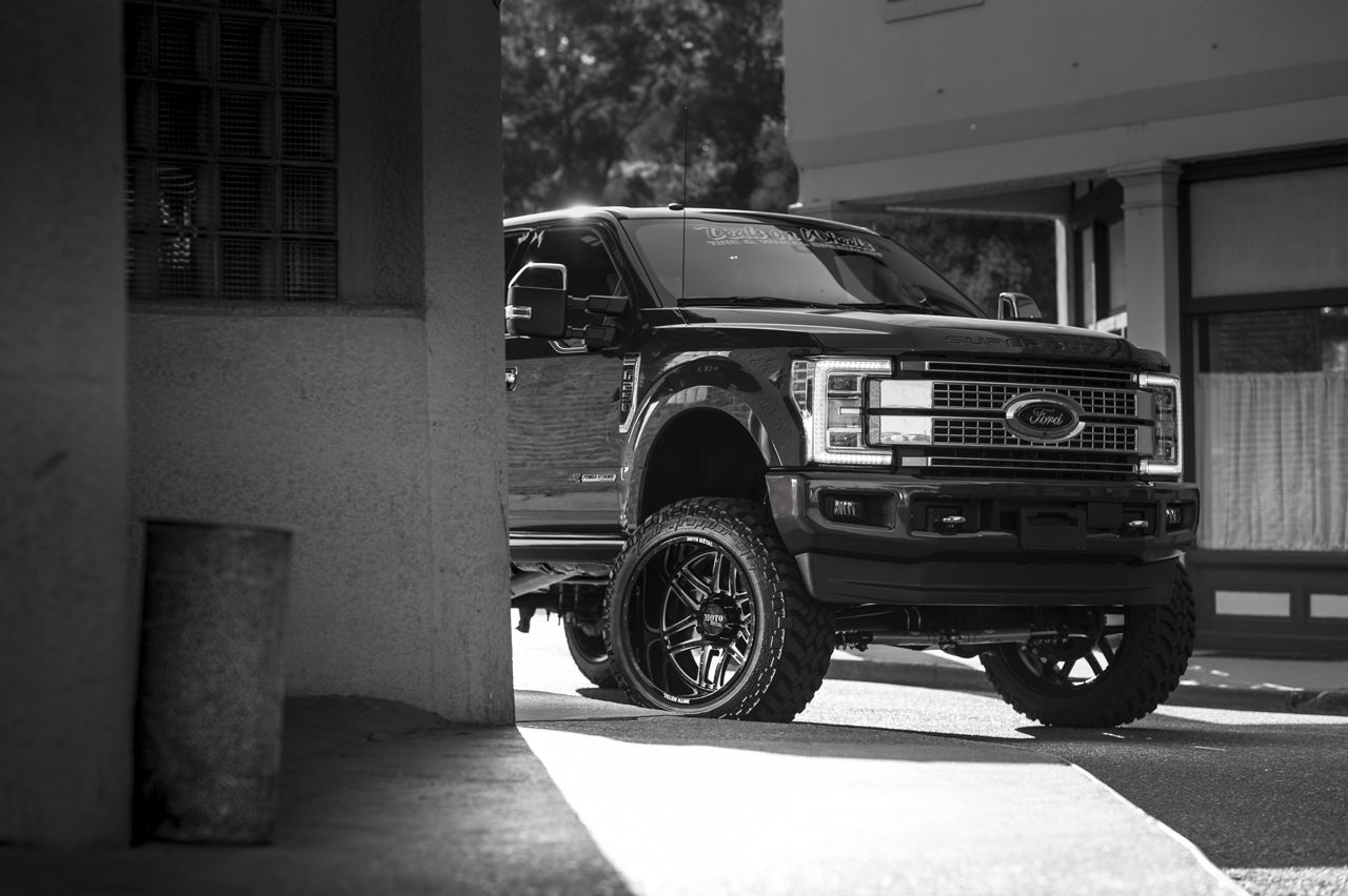 2019 Ford F250 - Moto Metal FOLSOM - Black | Wheel Pros